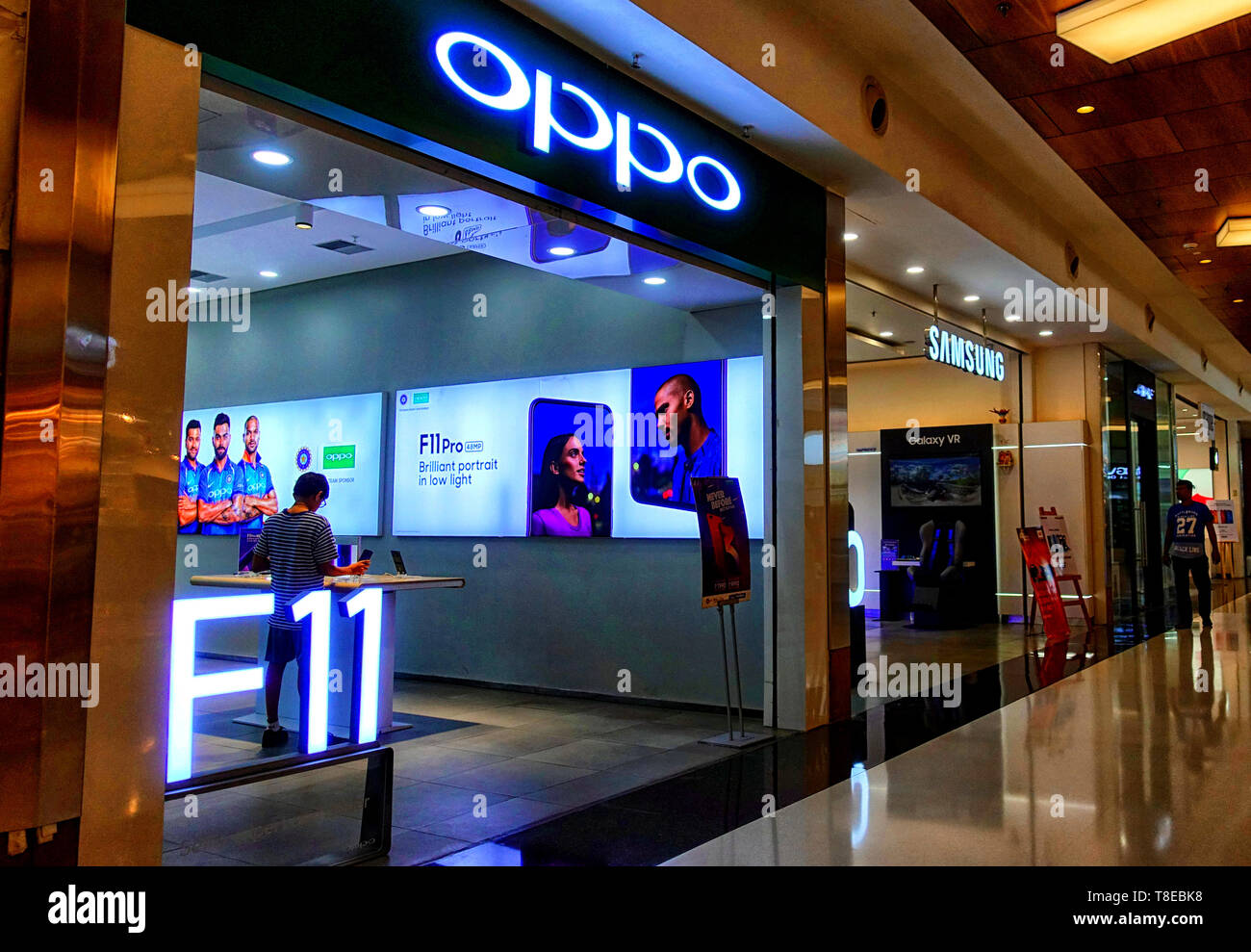 Oppo f11 hi-res stock photography and images - Alamy
