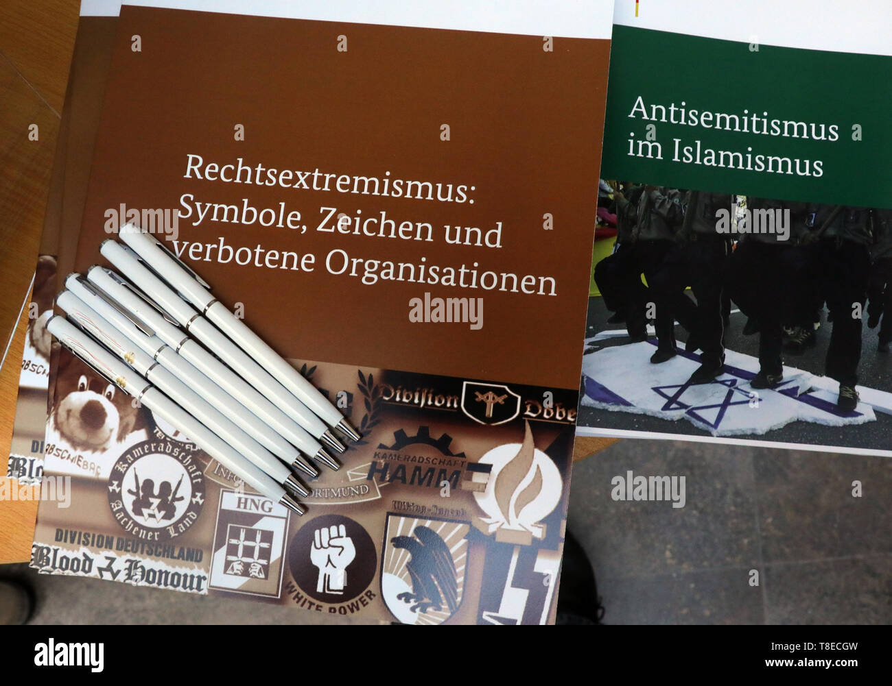 Political extremism hi-res stock photography and images - Alamy