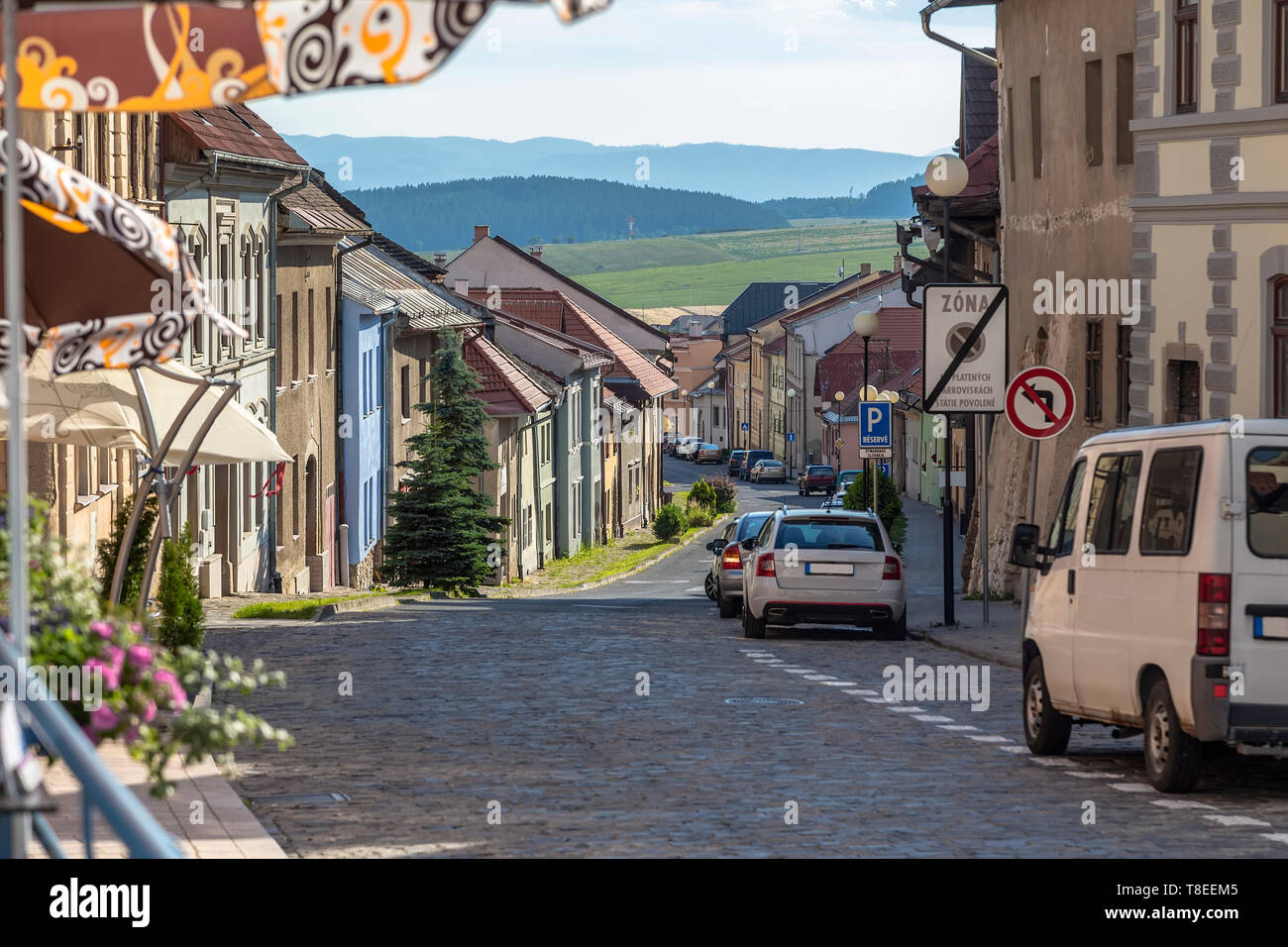 Car parked outside house street hi-res stock photography and images - Alamy