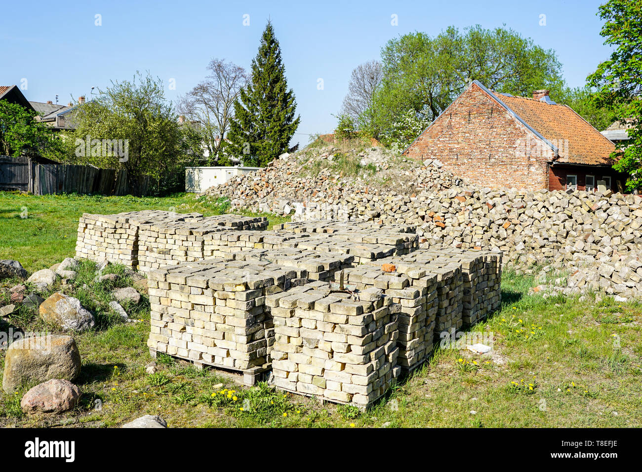 Used bricks hi-res stock photography and images - Alamy