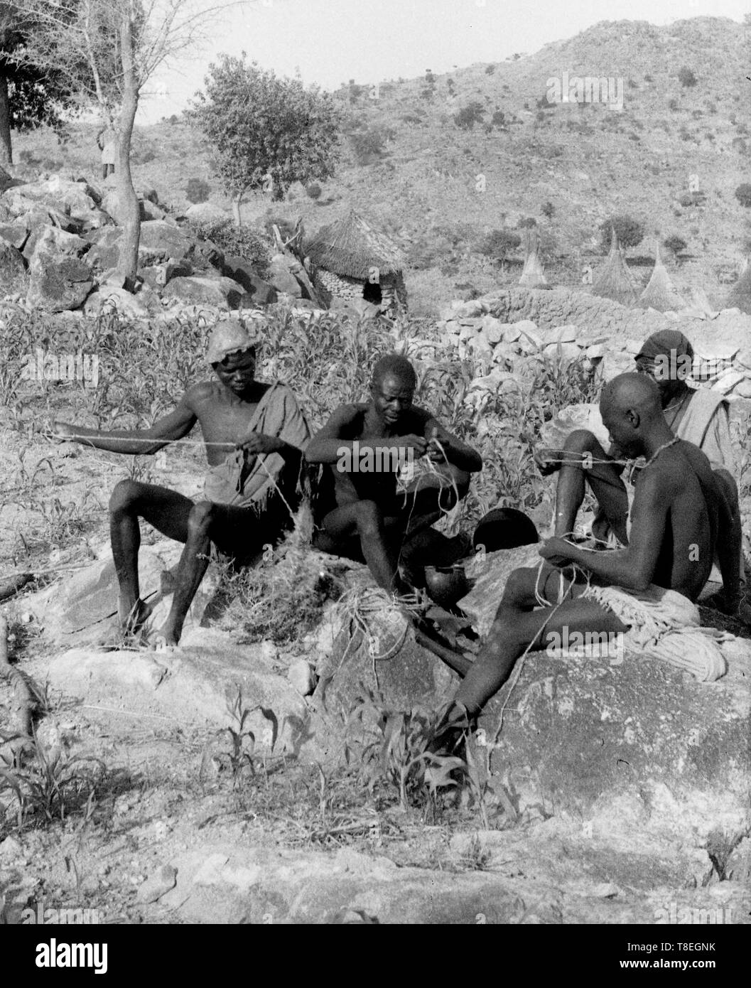 African people working in africa Black and White Stock Photos & Images ...