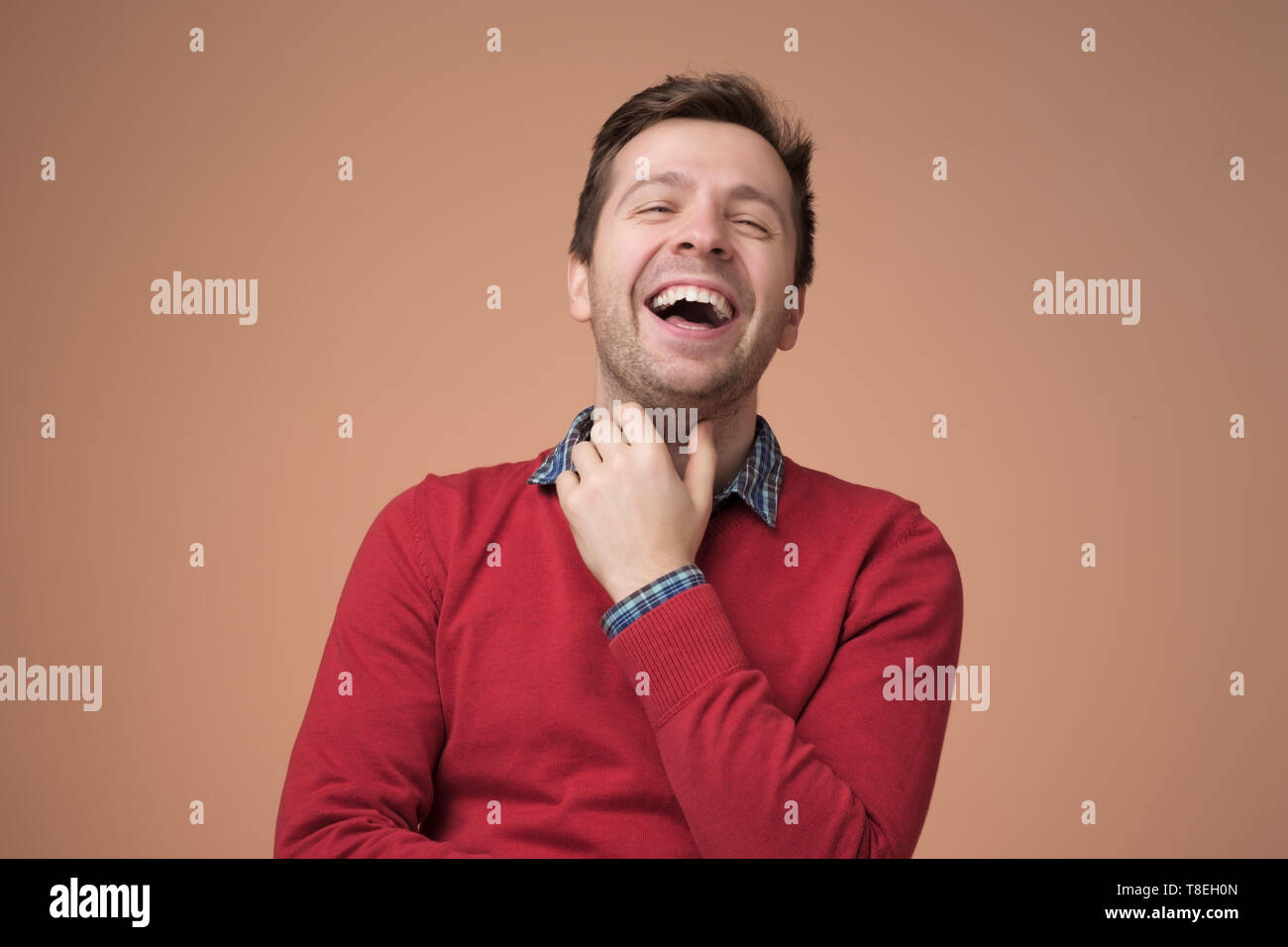 Funny smiling guy laughing hi-res stock photography and images - Alamy