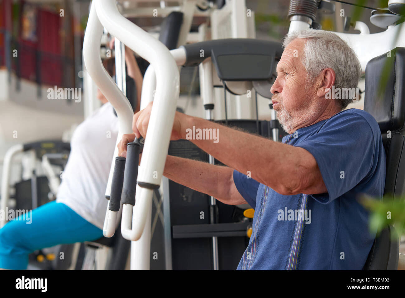 Older man exercising chest press hi-res stock photography and images ...