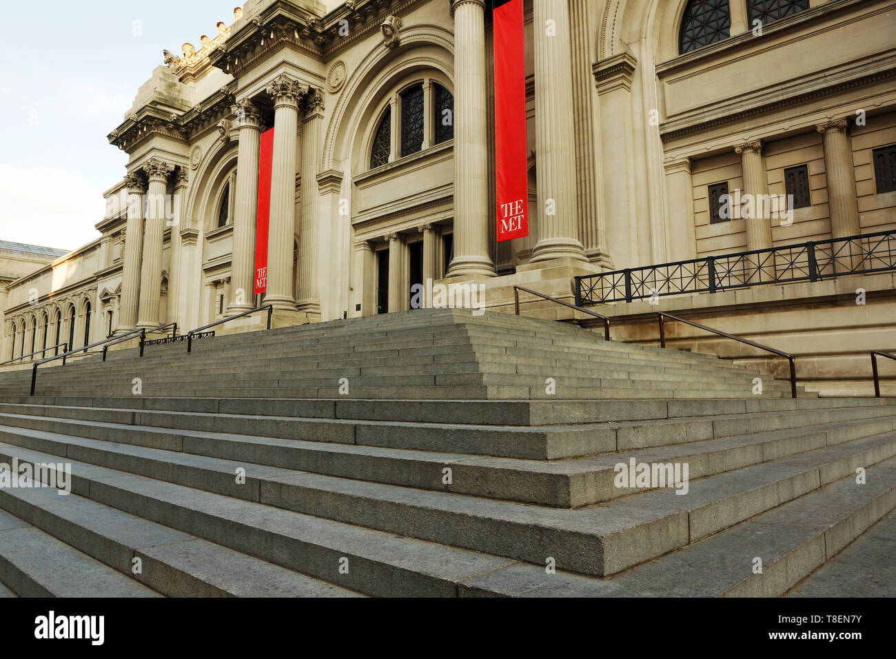 Met museum entrance facade hi-res stock photography and images - Alamy