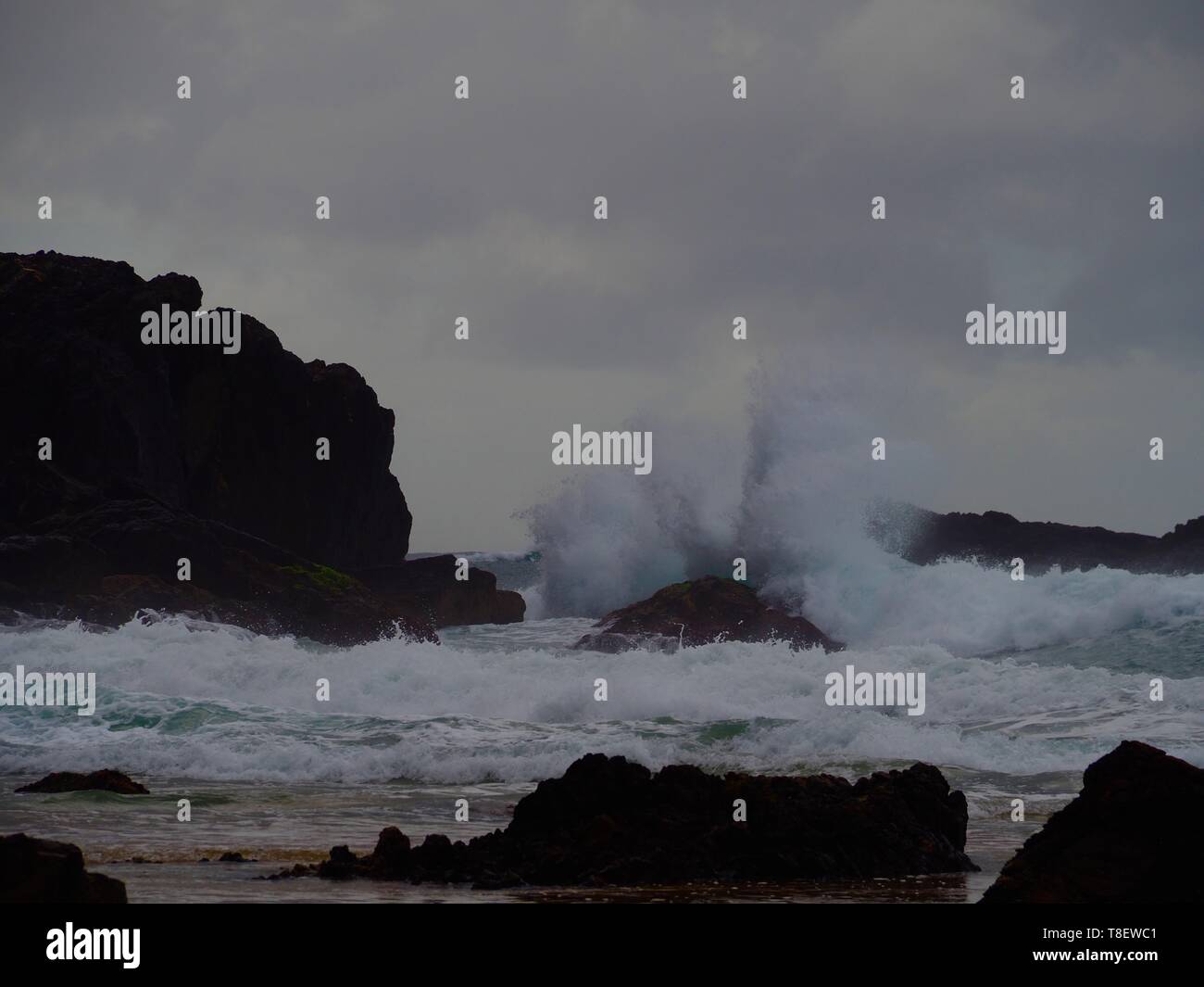 Waves exploding against rocks at Australian Beach Stock Photo - Alamy