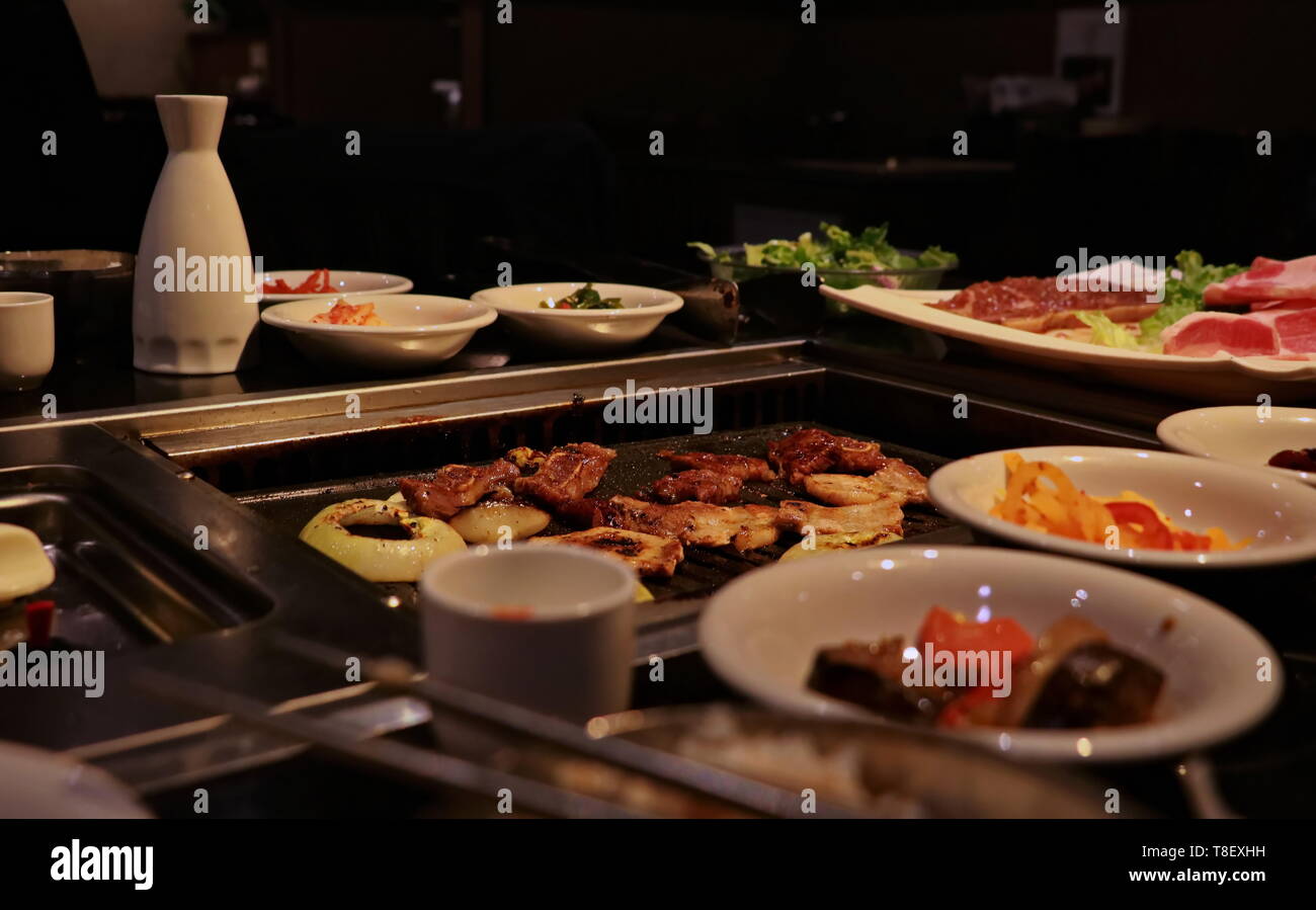 Korean family eating hi-res stock photography and images - Alamy