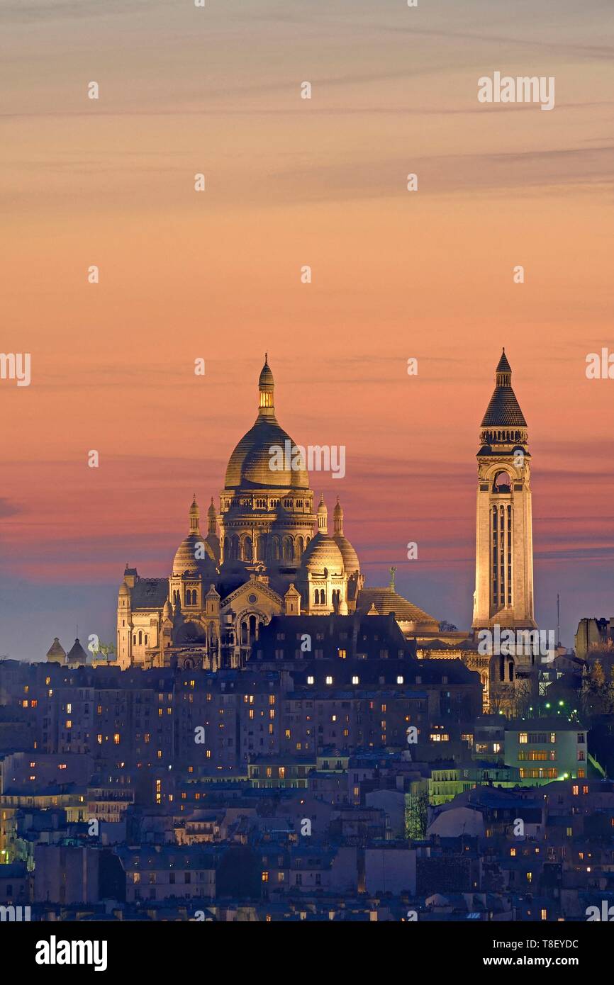 France, Paris, the Basilica of the Sacre Coeur on the hill of ...