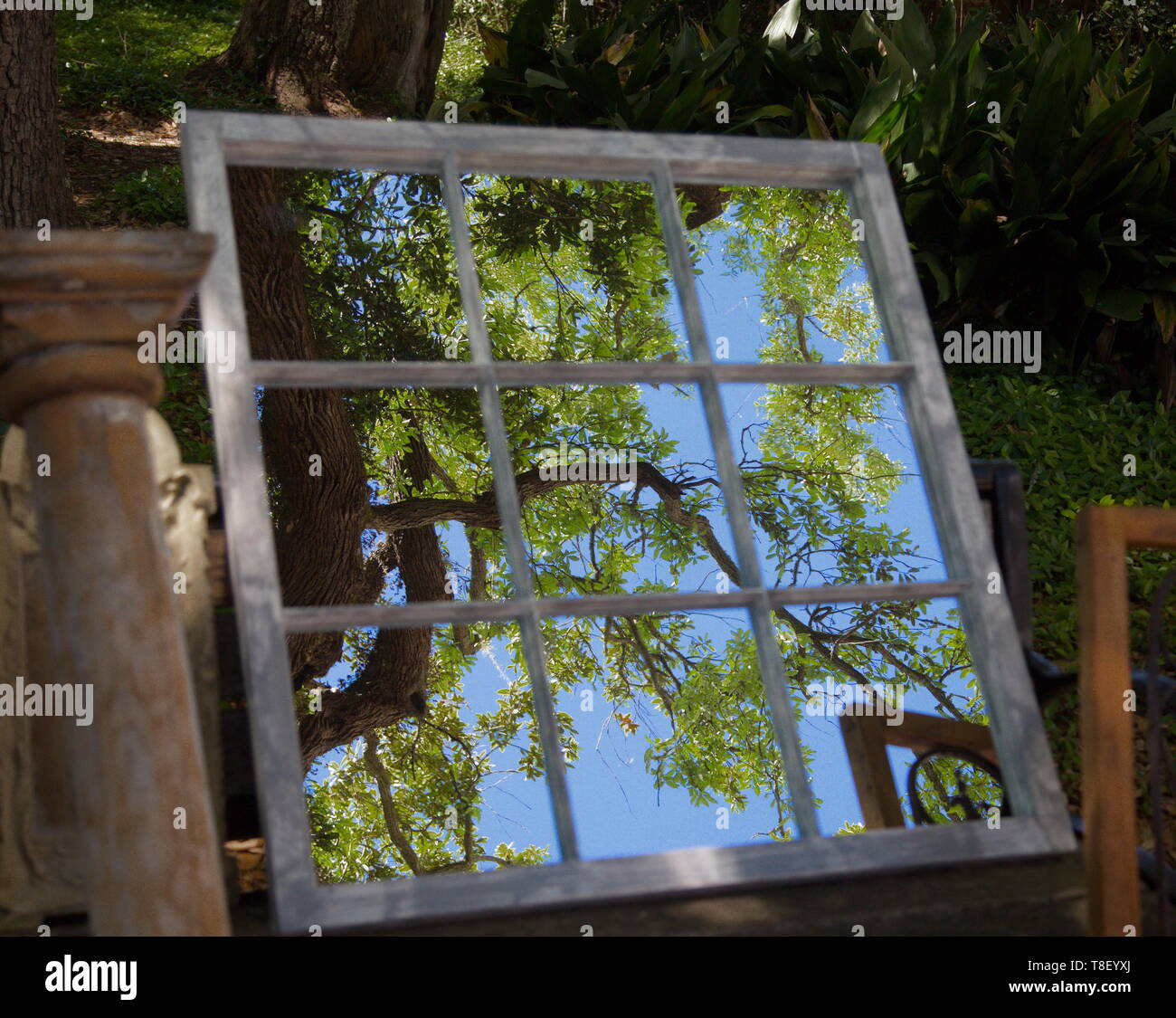 Antique glass pane texture hi-res stock photography and images - Alamy