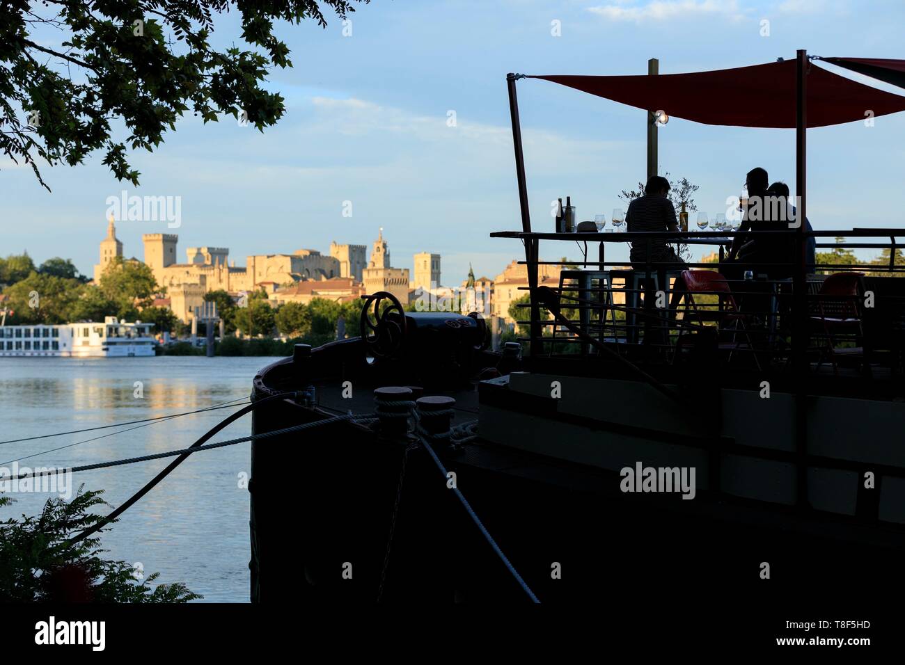 Wine restaurant south france hi-res stock photography and images - Alamy