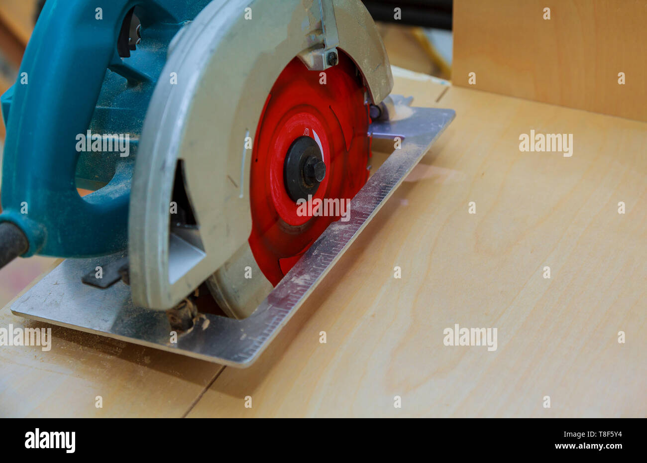 Disc saw hi-res stock photography and images - Alamy