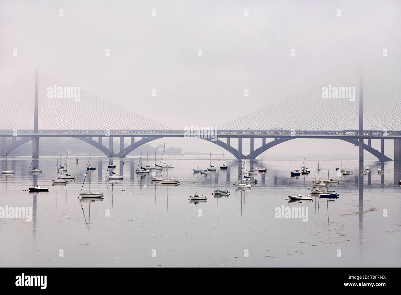 France, Finistere, Le Relecq Kerhuon, Iroise Bridge over the Elorn ...