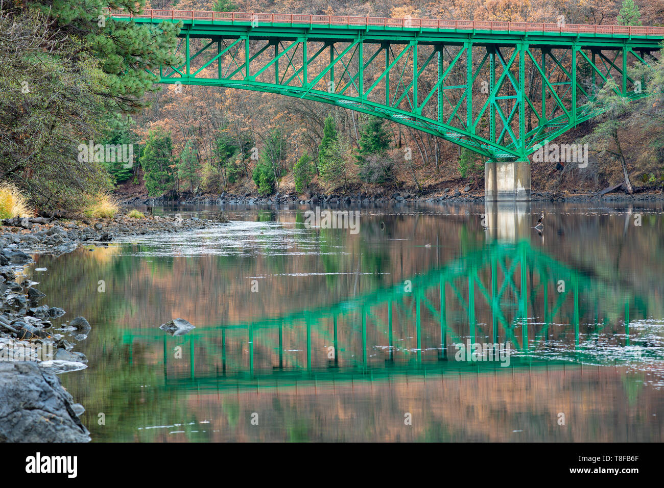 Lake shasta bridge hi-res stock photography and images - Alamy