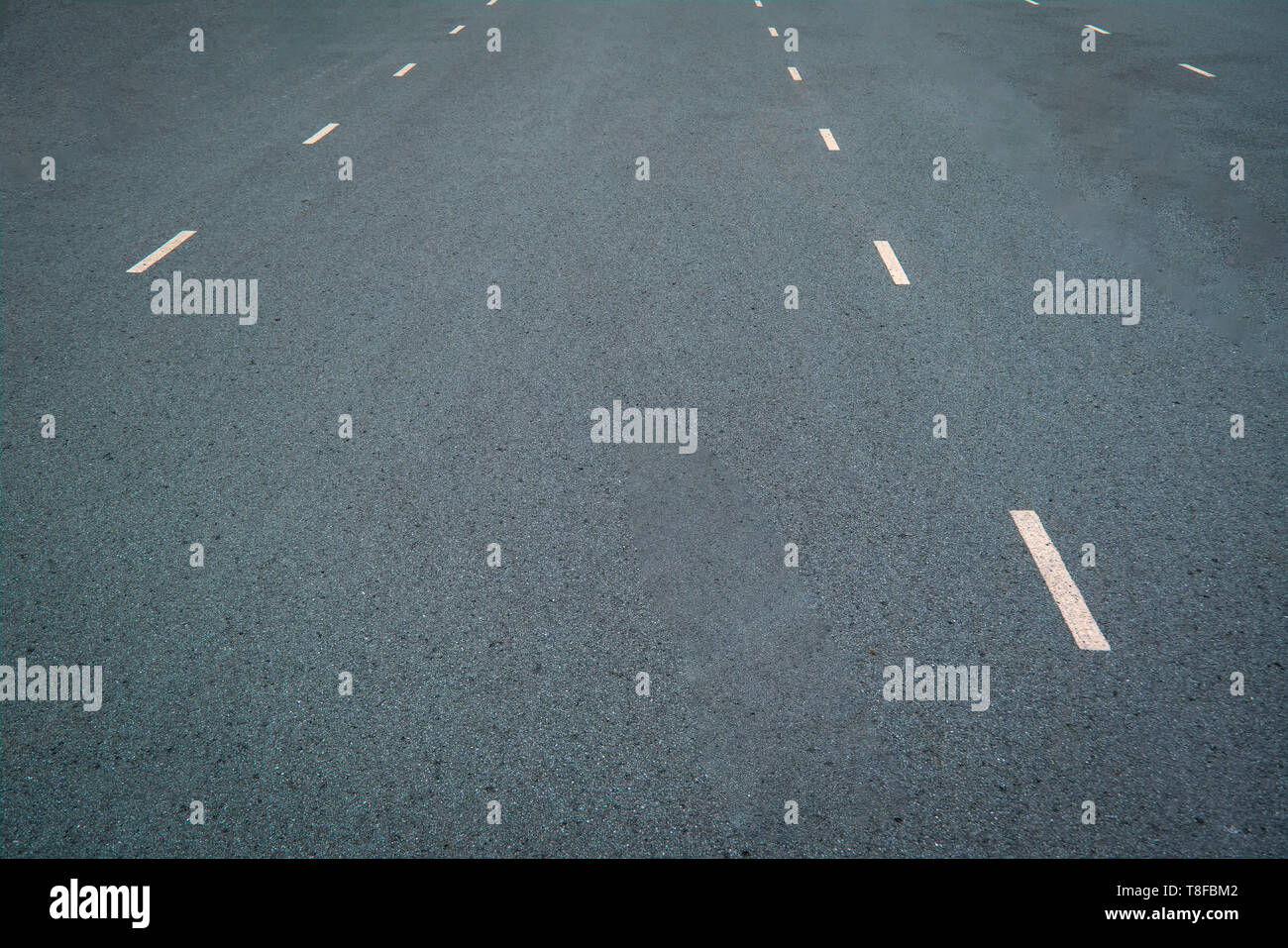 White dotted lines hi-res stock photography and images - Alamy