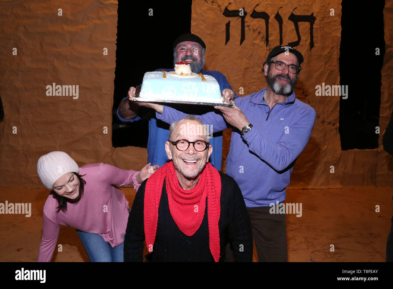 Jennifer babiak and steven skybell hi-res stock photography and images ...