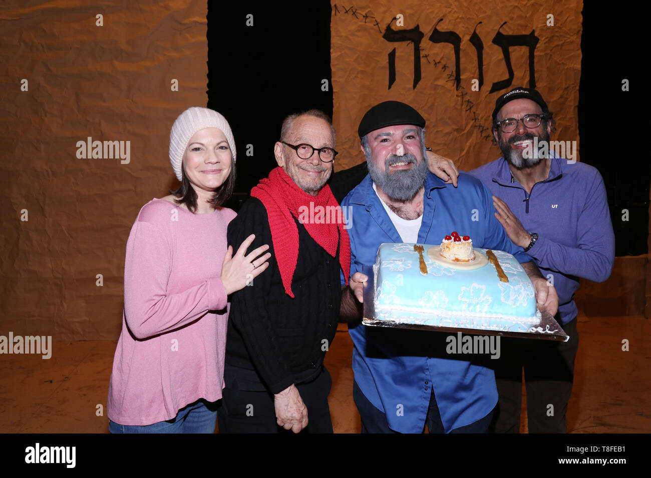 Jennifer babiak and steven skybell hi-res stock photography and images ...