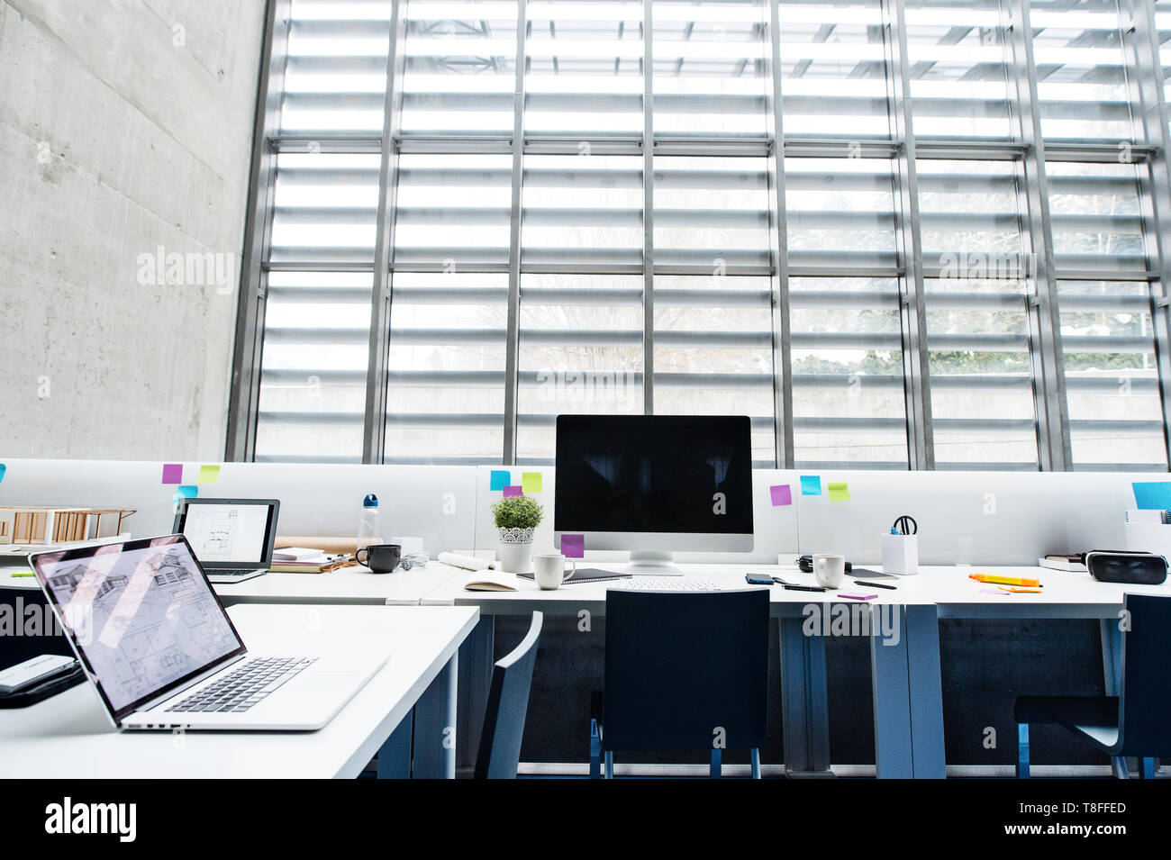 Office interior desks hi-res stock photography and images - Alamy
