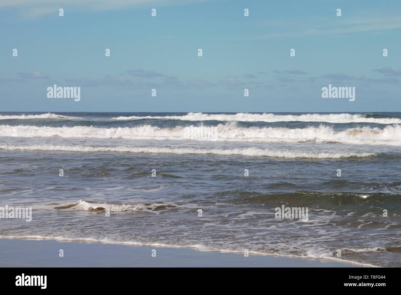 Wild waves at the Australian shore line Stock Photo - Alamy