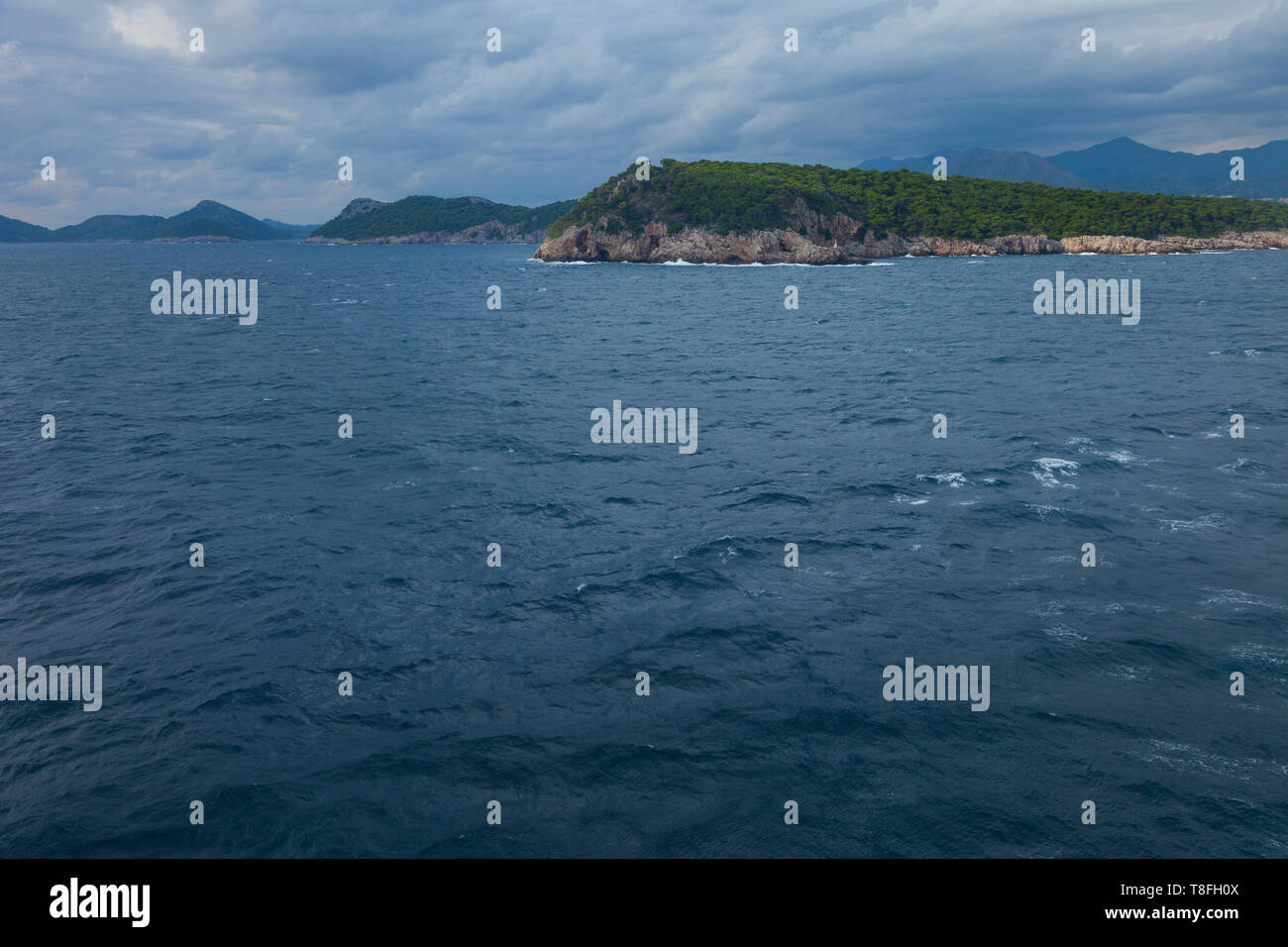Paisaje de la costa cercana a Dubrovnik, Croacia, Mar Adriático, Mar ...