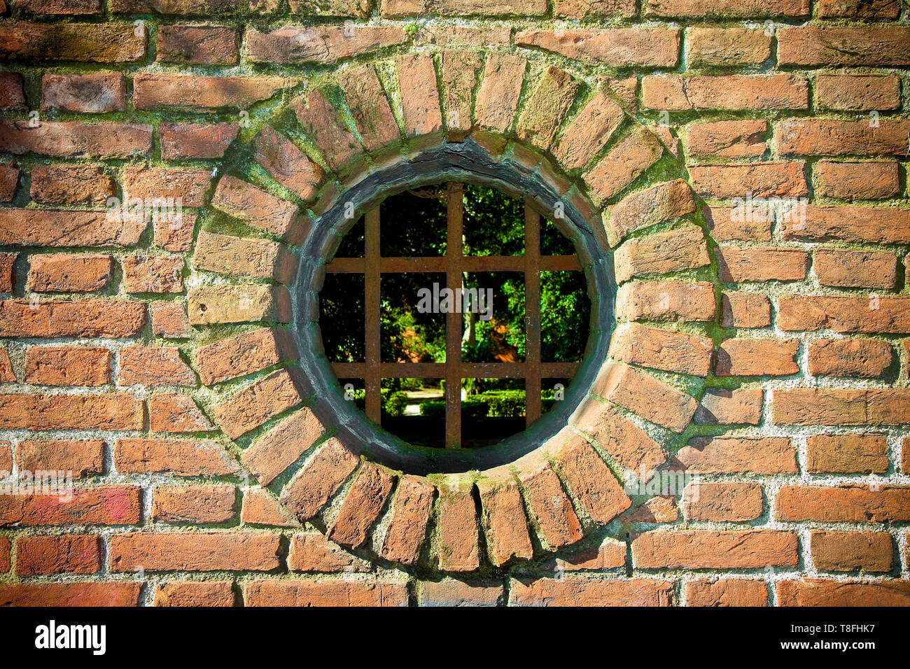 Circular window brickwork hi-res stock photography and images - Alamy