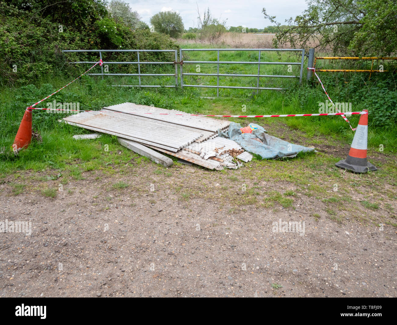 Fly tipping uk hi-res stock photography and images - Alamy