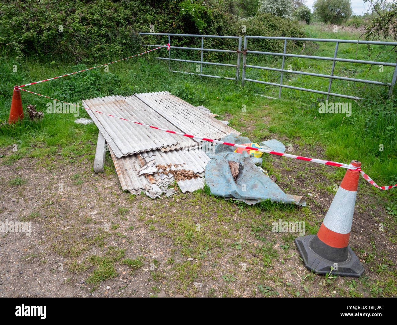 Fly tipping uk hi-res stock photography and images - Alamy