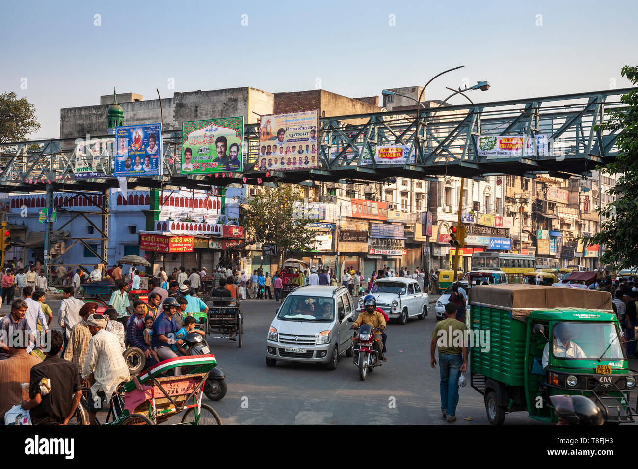 Late afternoon in a busy street in Delhi, India Stock Photo - Alamy