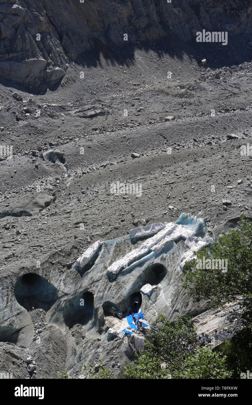 La Grotte de Glace. Glacier de la Mer de Glace. Massif du Mont-Blanc ...
