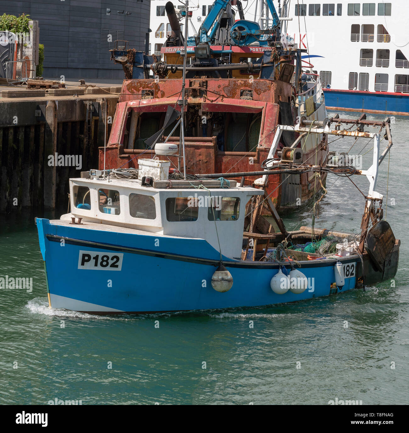 Chugging vessel hi-res stock photography and images - Alamy