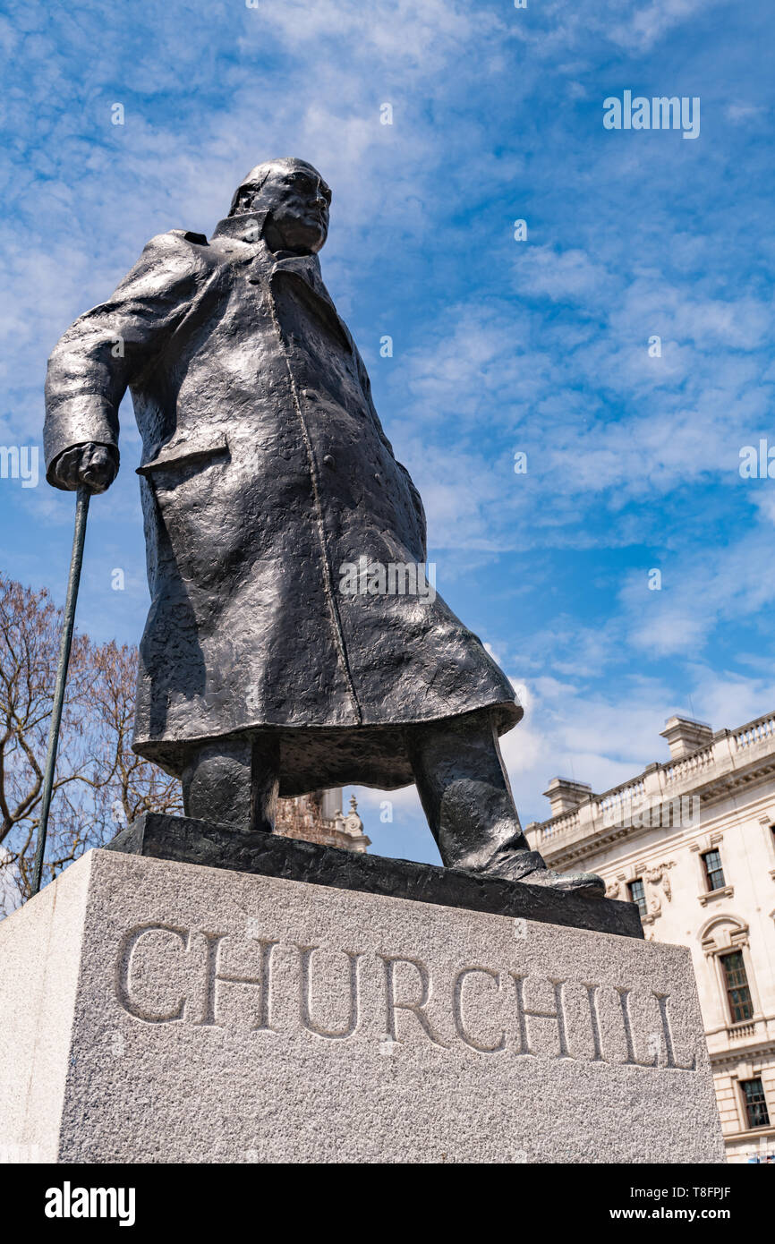 Winston Churchill statue Parliament Square Stock Photo - Alamy