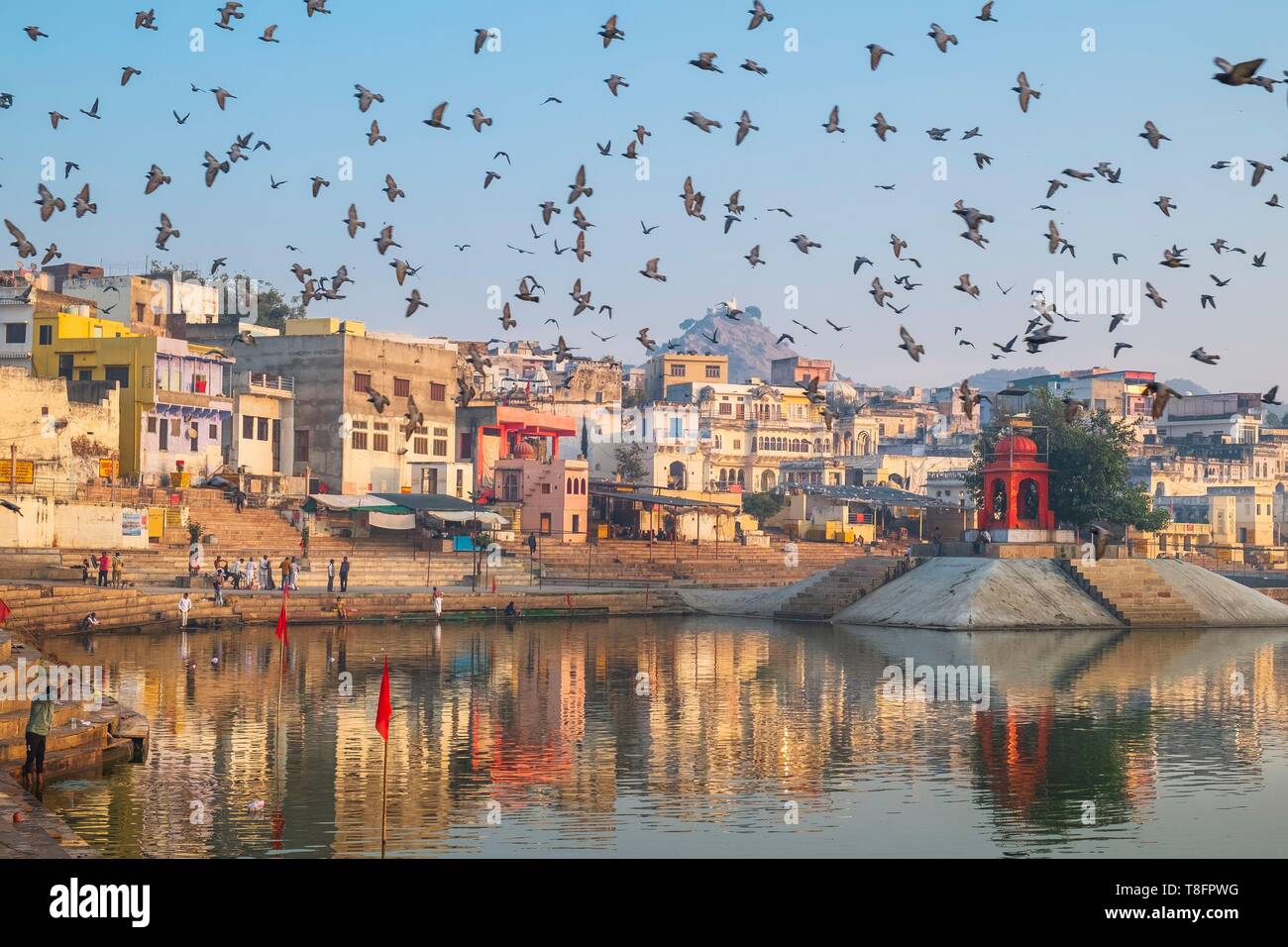 Bathing ghats hi-res stock photography and images - Alamy