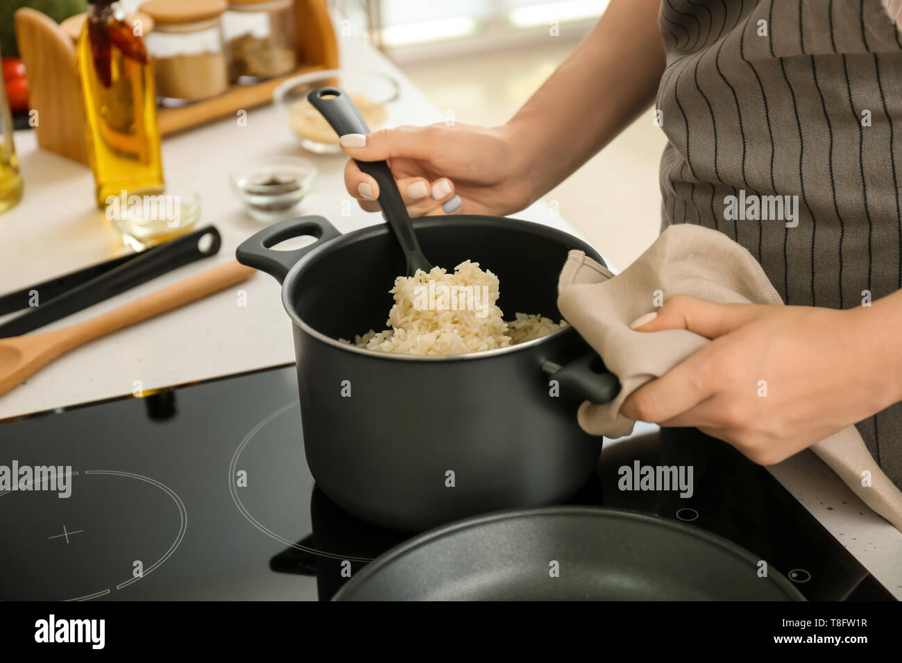 Stirring rice cooker hi-res stock photography and images - Alamy