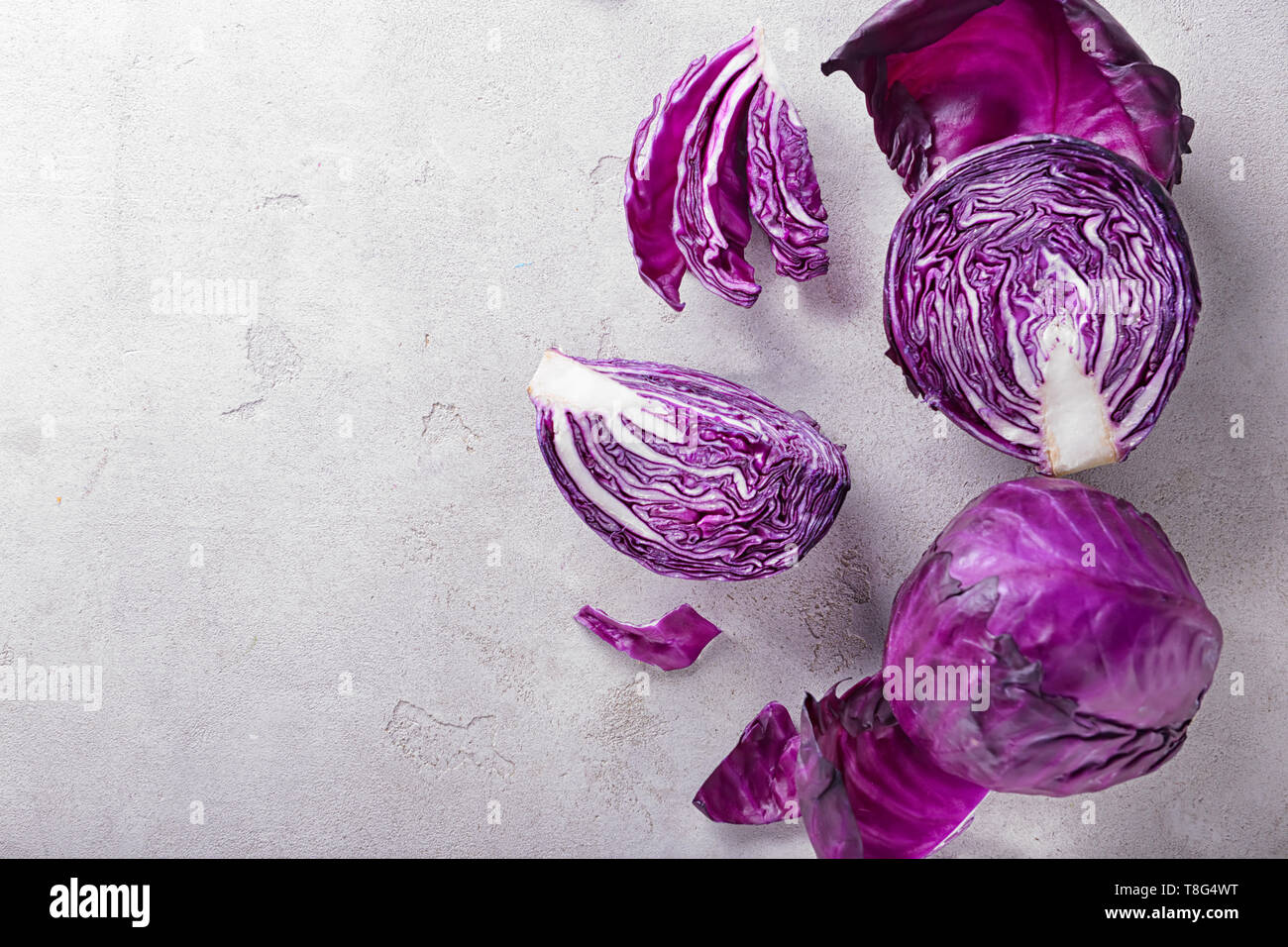 Whole and cut red cabbage on grey table Stock Photo - Alamy