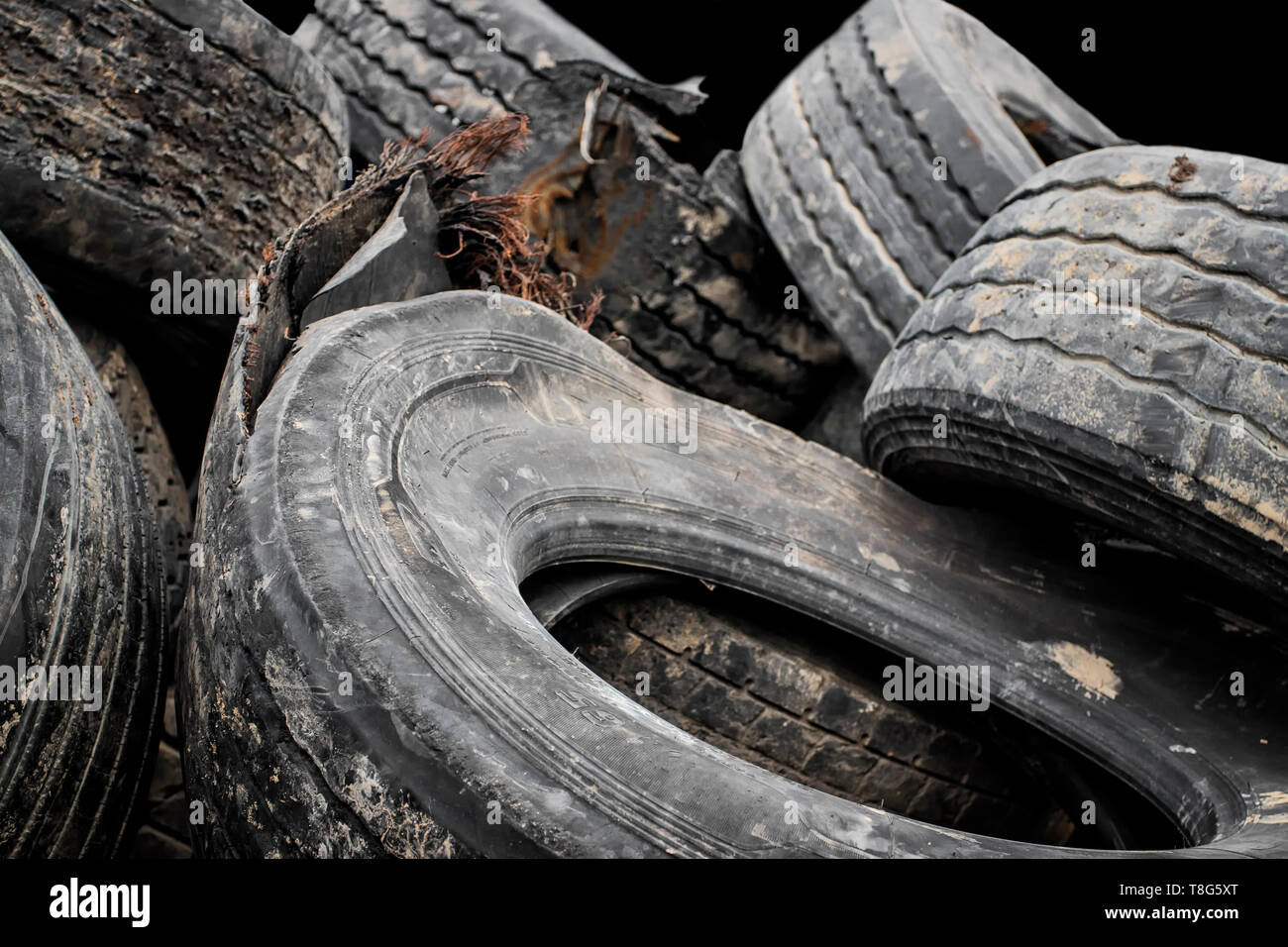 Pile of many old and used tires Stock Photo - Alamy