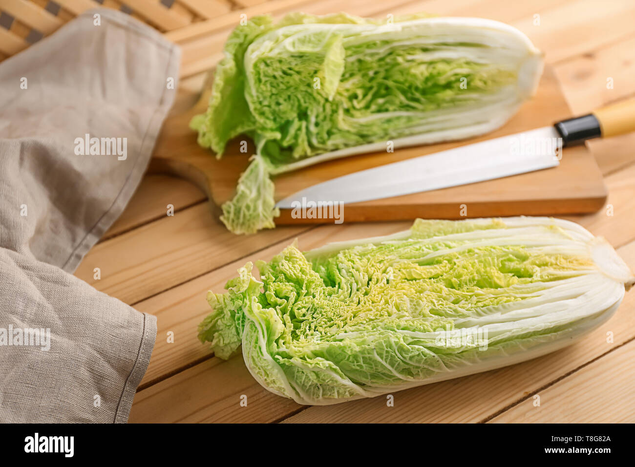 Cut chinese cabbage knife hi-res stock photography and images - Alamy