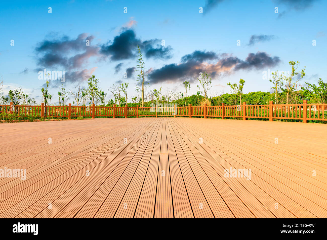 Wooden platforms hi-res stock photography and images - Alamy