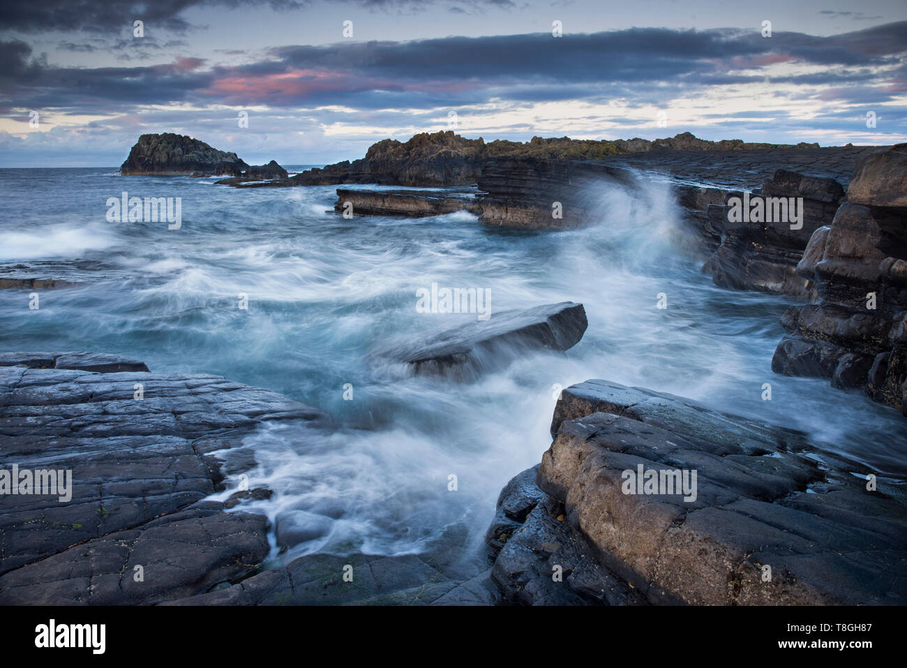Fissured cliffs hi-res stock photography and images - Alamy