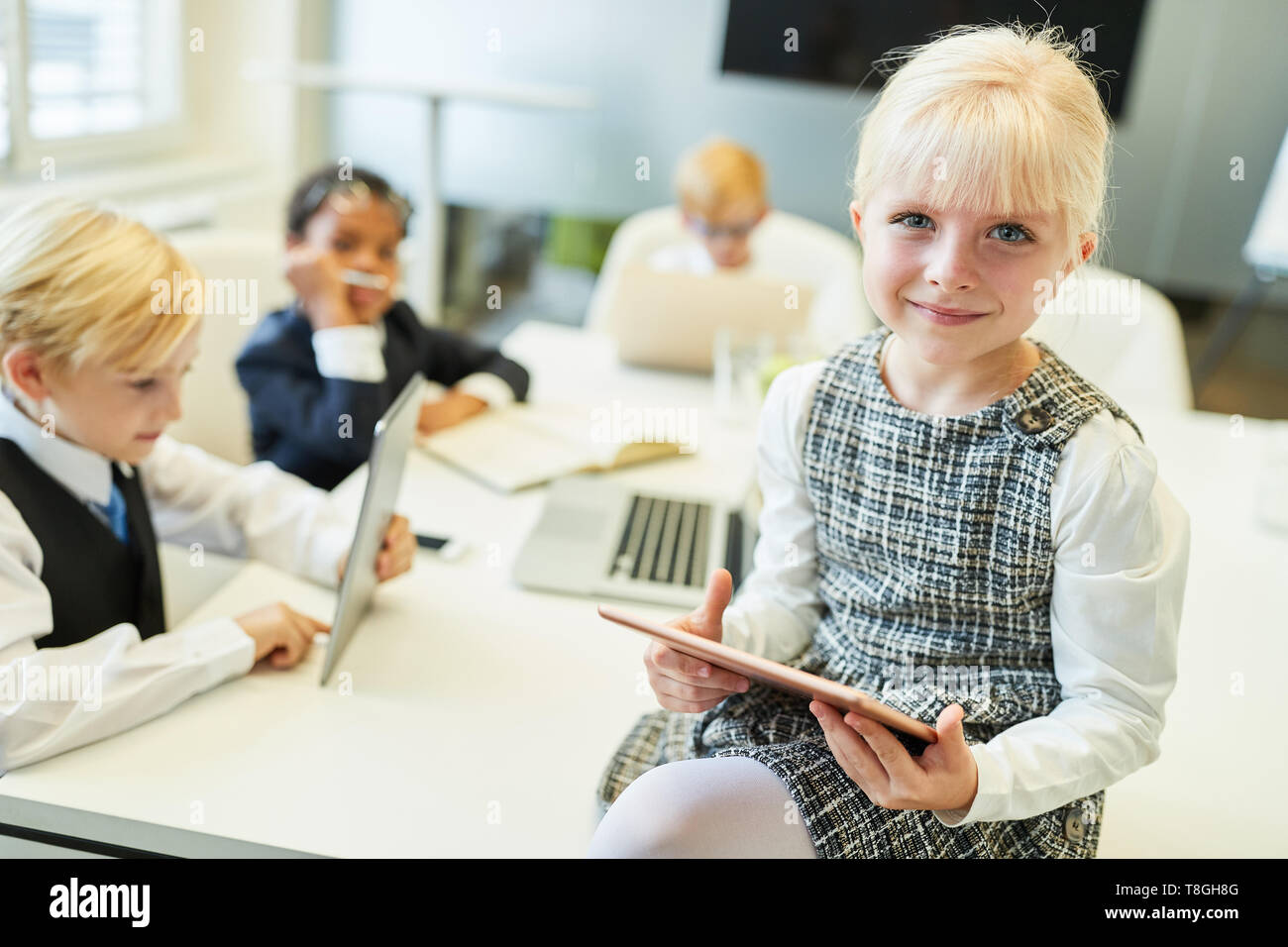 School girl working computer hi-res stock photography and images - Alamy