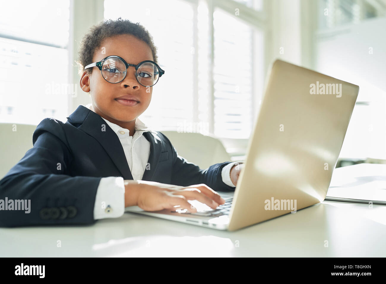 Africans technology computer hi-res stock photography and images - Alamy