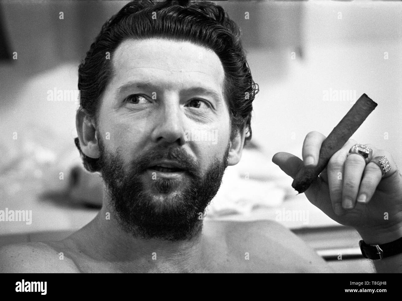 LONDON: Jerry Lee Lewis posed smoking a cigar backstage at The ...