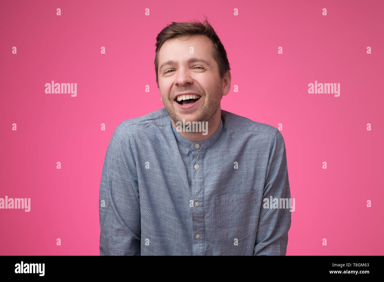 Funny smiling guy laughing hi-res stock photography and images - Alamy