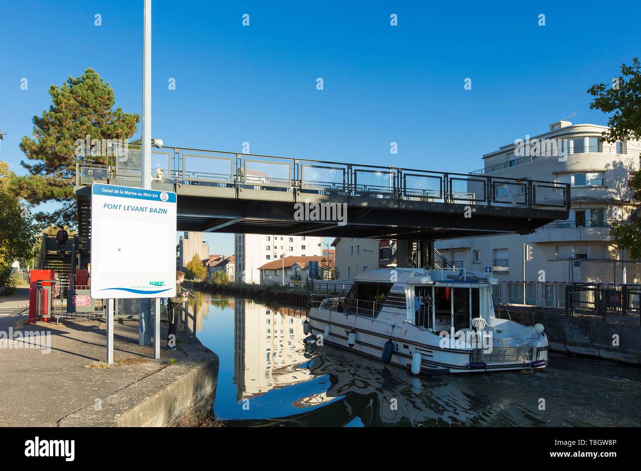 Bazin hi-res stock photography and images - Alamy