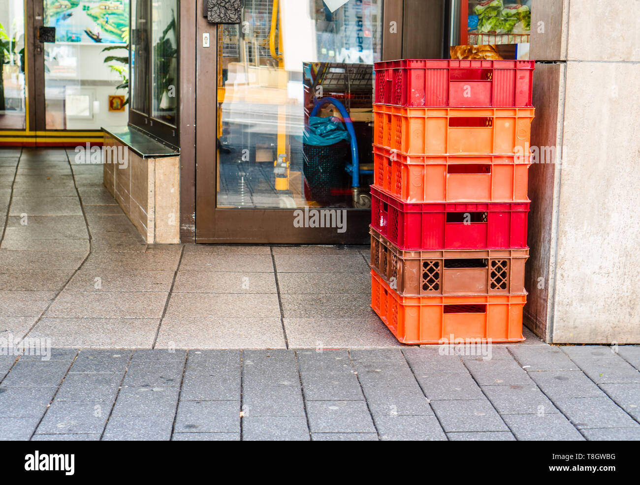 Boxes with goods hi-res stock photography and images - Alamy