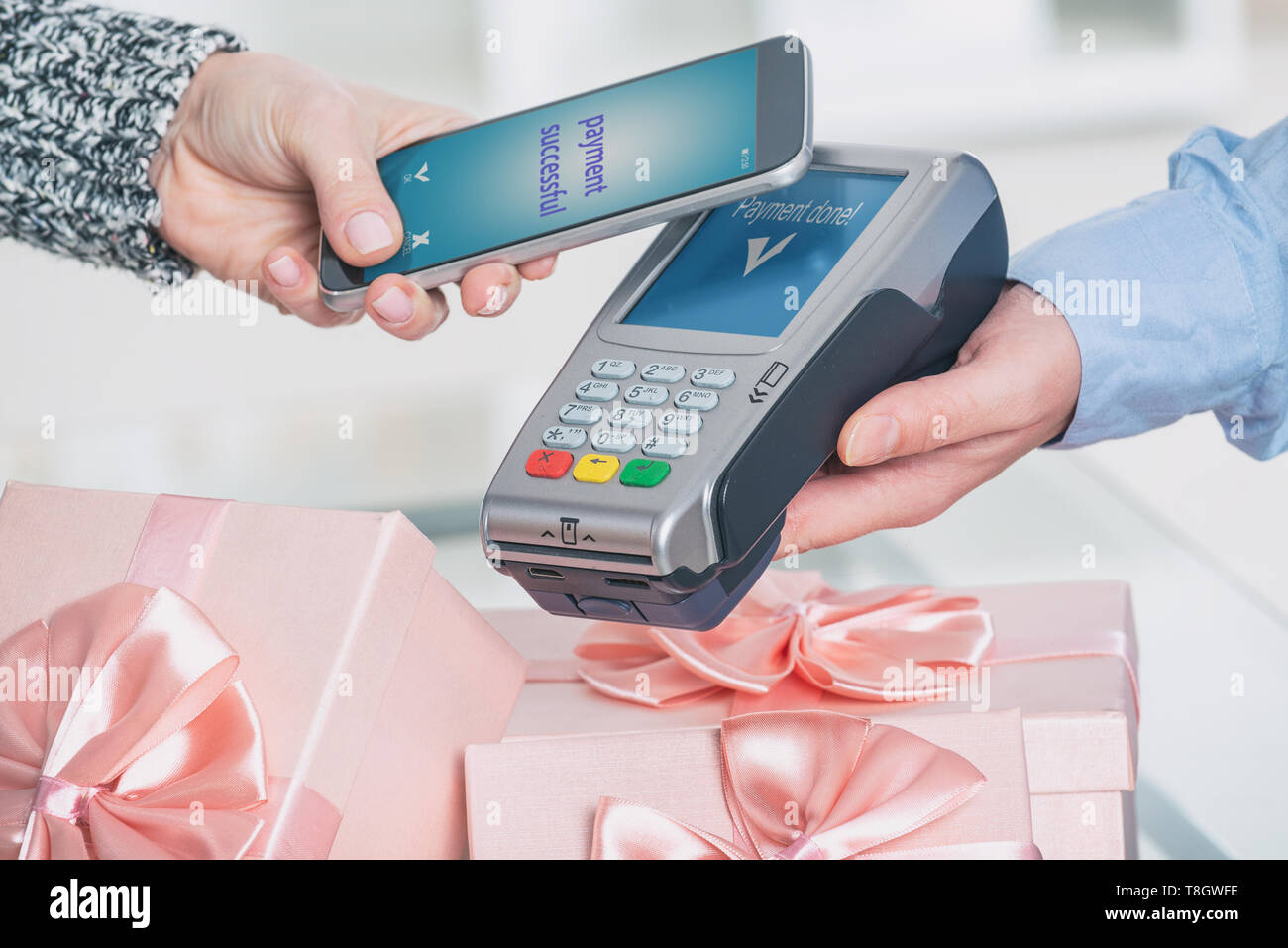 Phone selling machine hi-res stock photography and images - Alamy