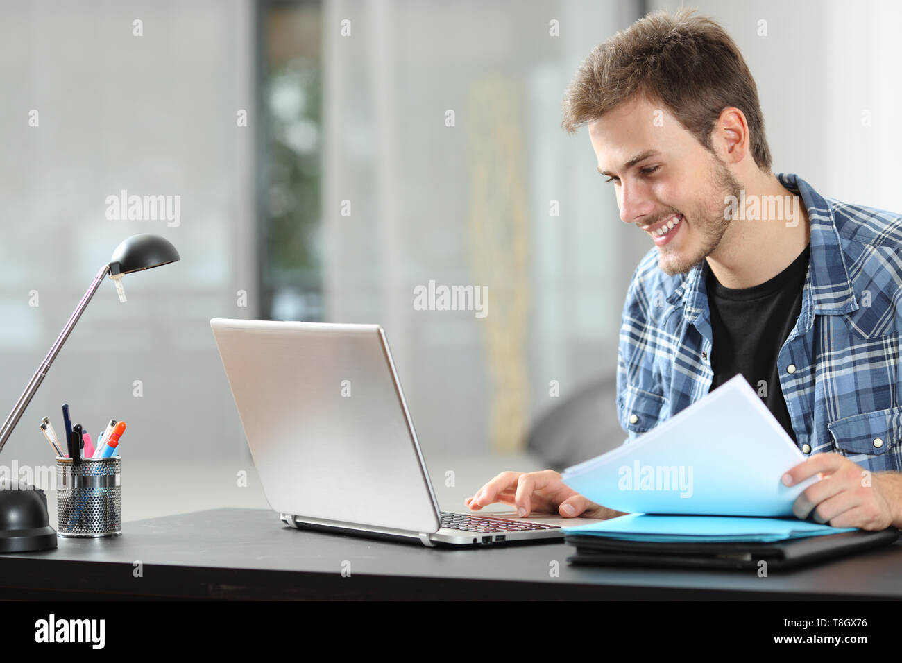 Self employed teen hi-res stock photography and images - Alamy