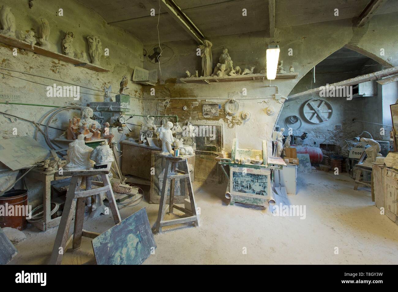 Volterra craft hi-res stock photography and images - Alamy