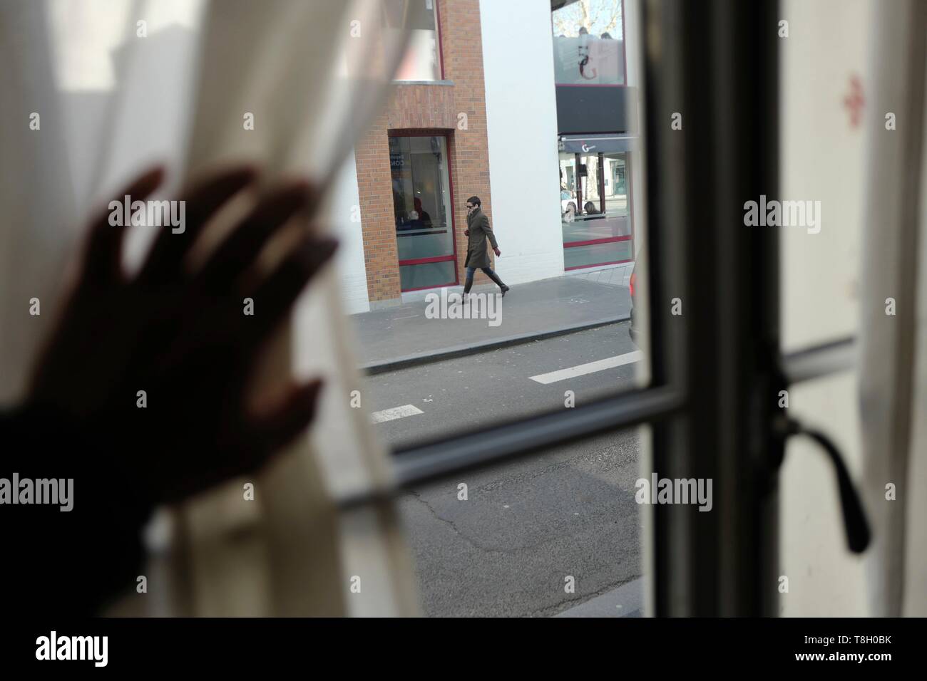 Pedestrian through window hi-res stock photography and images - Alamy