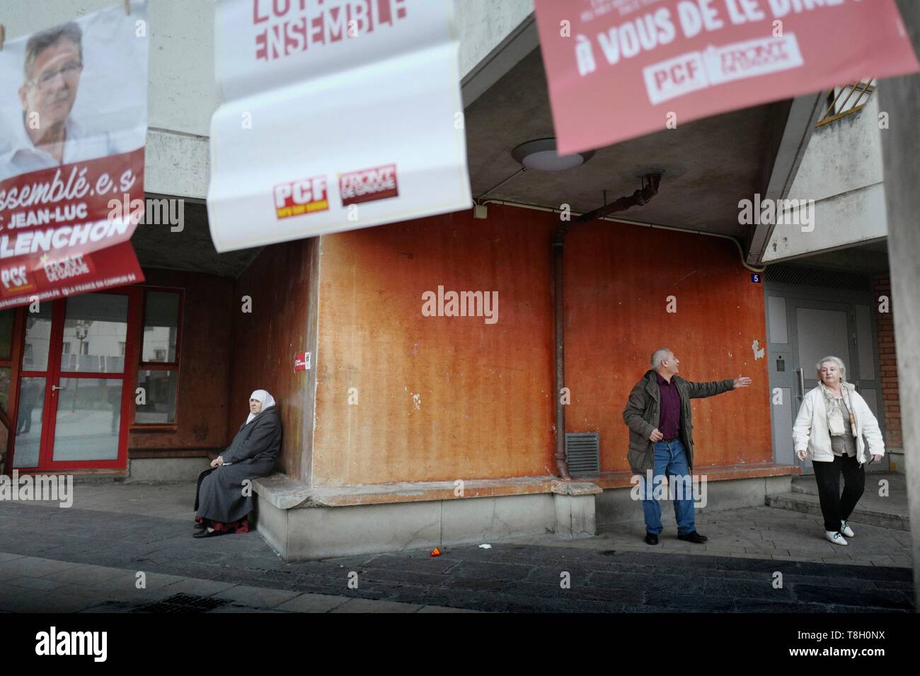 Left wing posters hi-res stock photography and images - Alamy