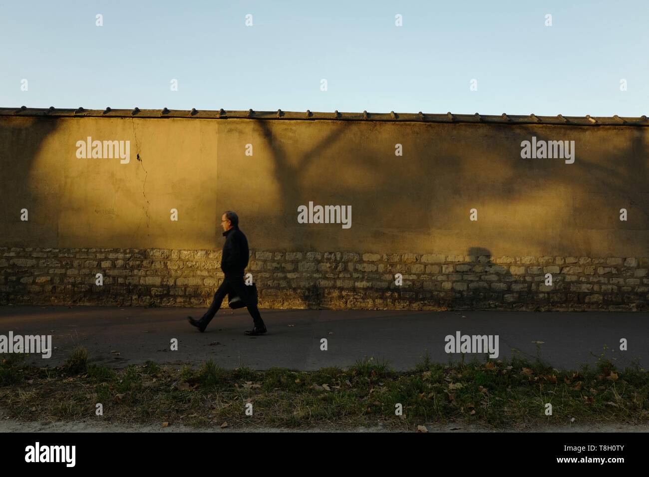 Pedestrian in front of hi-res stock photography and images - Alamy