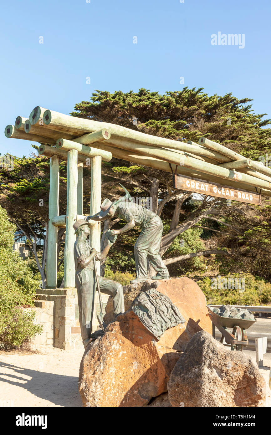Great Ocean Road Memorial Arch, a monument to the pioneers who built ...