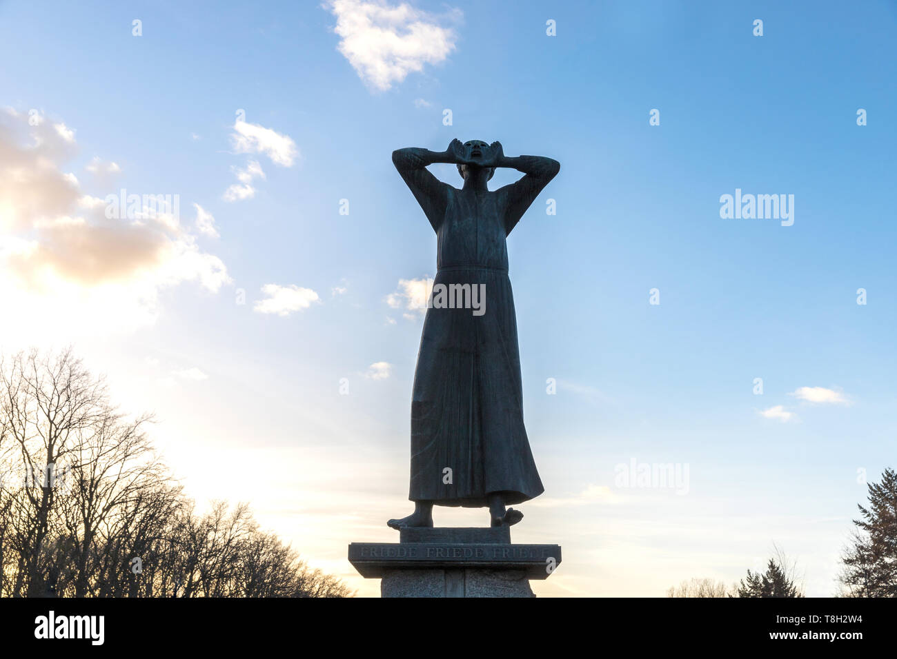 Statue screaming hi-res stock photography and images - Alamy